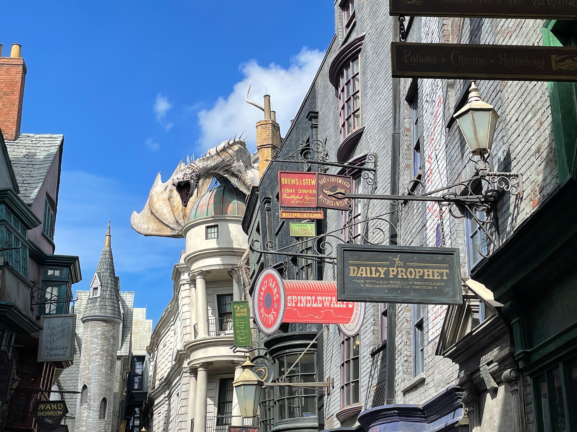 Your Guide to Wizarding Worlds Diagon Alley | wheretogotravelco.com